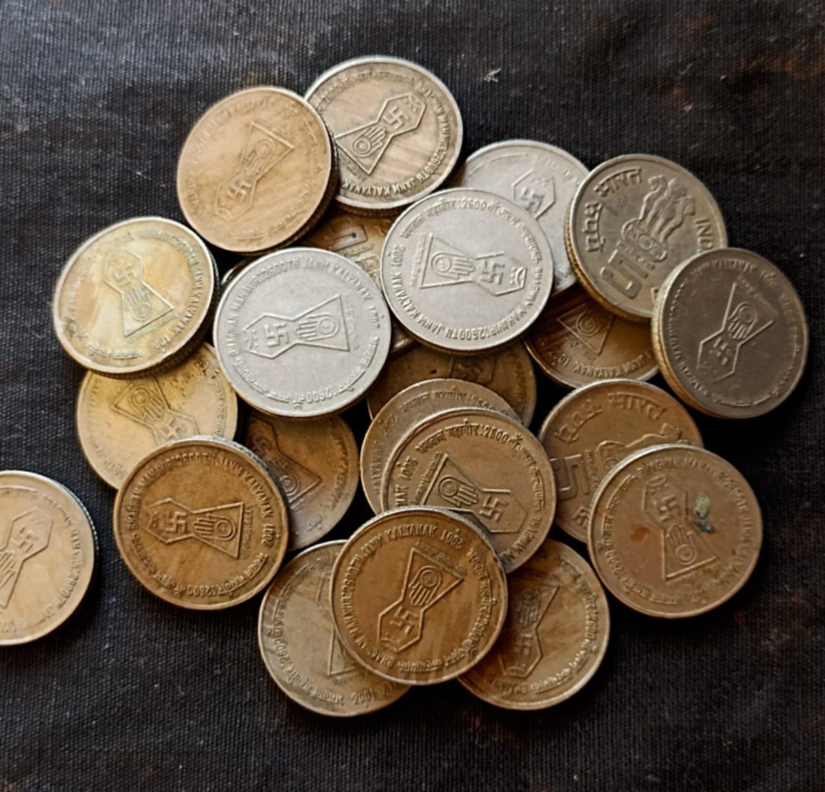 India 5₹ coin Mix mint Condition as per image 1890₹ =100 piece given ...