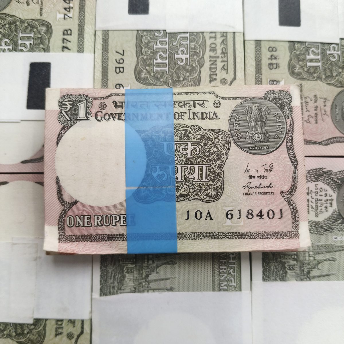 Most Valuable and Demanding 10 Rupee RIM Total 10 Bundle New Fresh 1000 ...