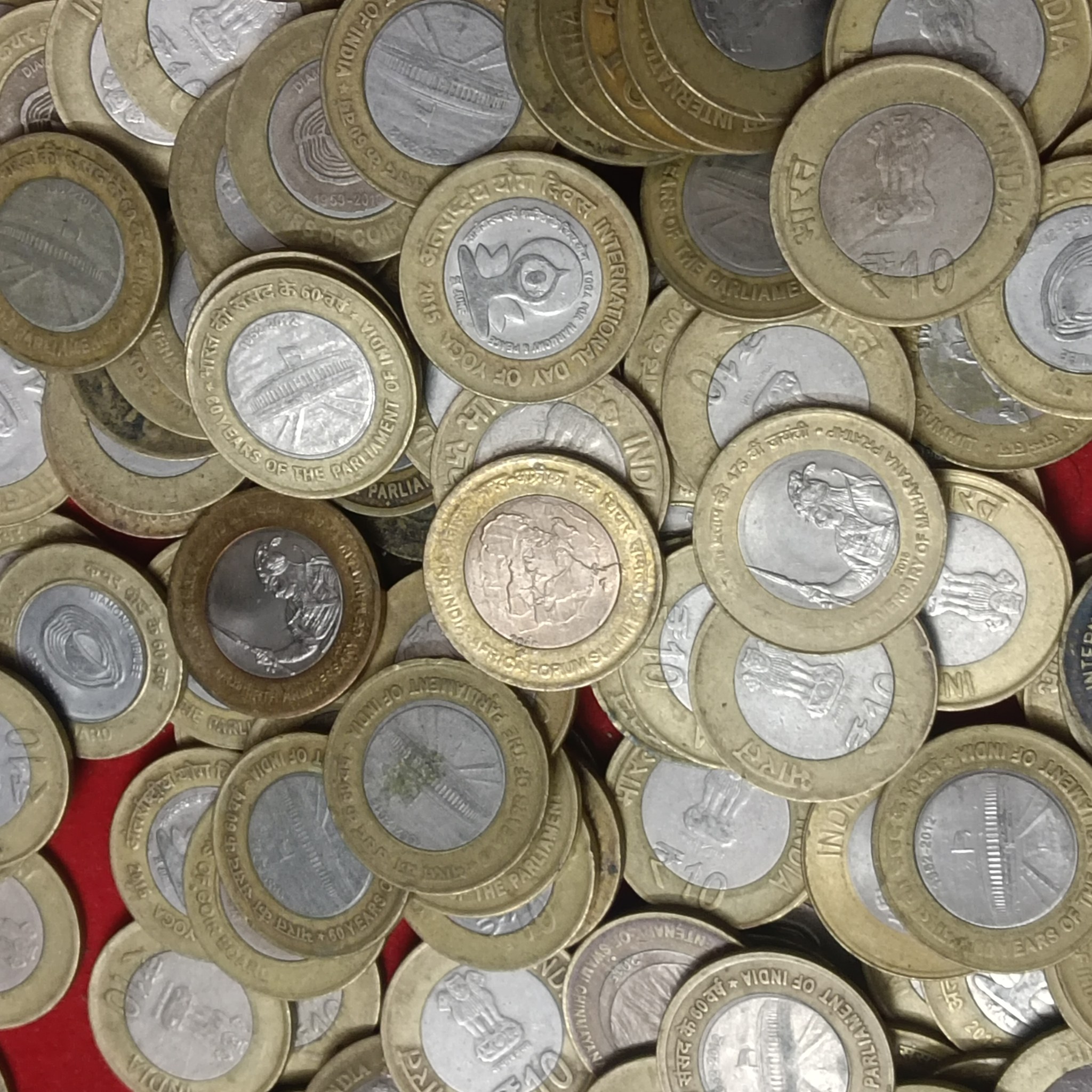 Ten Rs Scare Commarative Coins Mix Varieties 100 Pcs Given Republic of ...