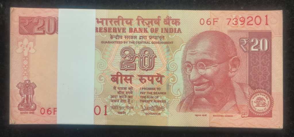 20 RUPEES OLD ISSUE GOVERNOR URJIT PATEL ( R INSERT 2017 ) SERIAL ...